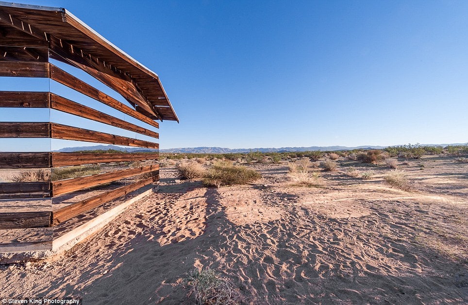 The Incredible Mirror House in the Mojave Desert that Appears to Be ...