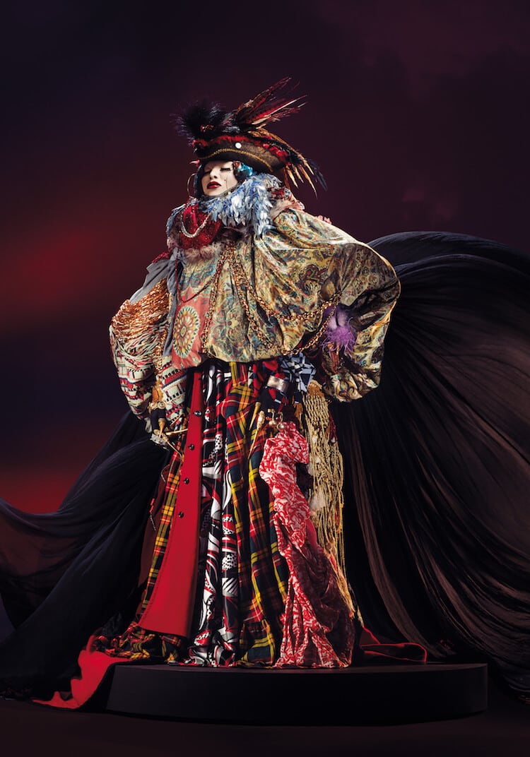 Artist Daniel Lismore Expresses His Vigorous Personality in Fashionable ...