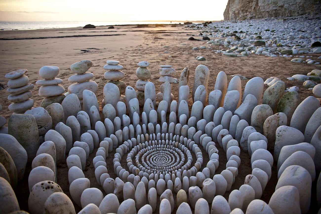 An English Artist Assembles Mandalas from Leaves, Rocks and Berries ...